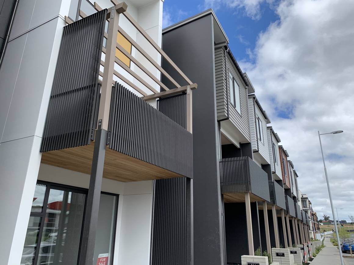 Clearspan Face Hung Fin | Balustrades | Product | Spectrum - NZ