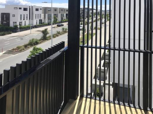 Clearspan Face Hung Fin Aluminium Balustrade | Aluminium Balustrades ...