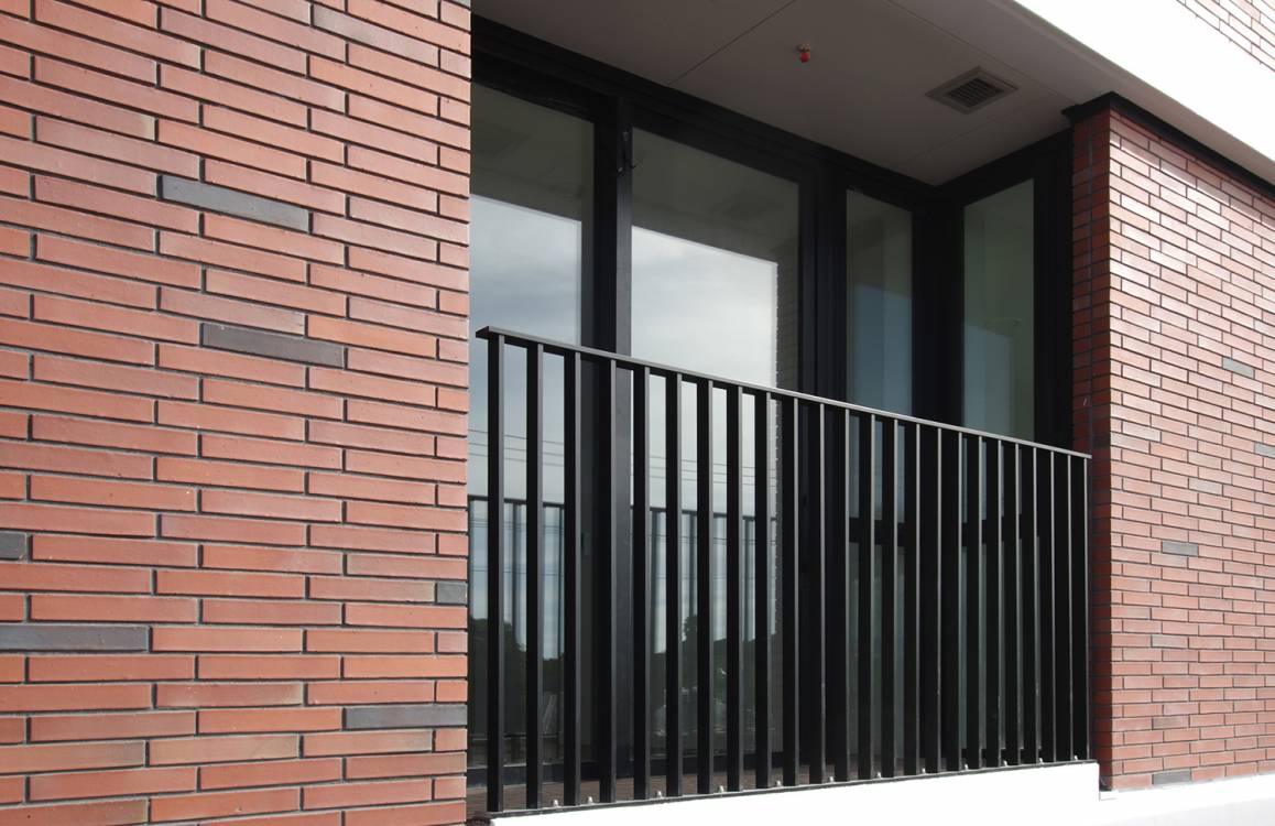 Seamless Fin aluminium post less balustrade | Aluminium Balustrades ...